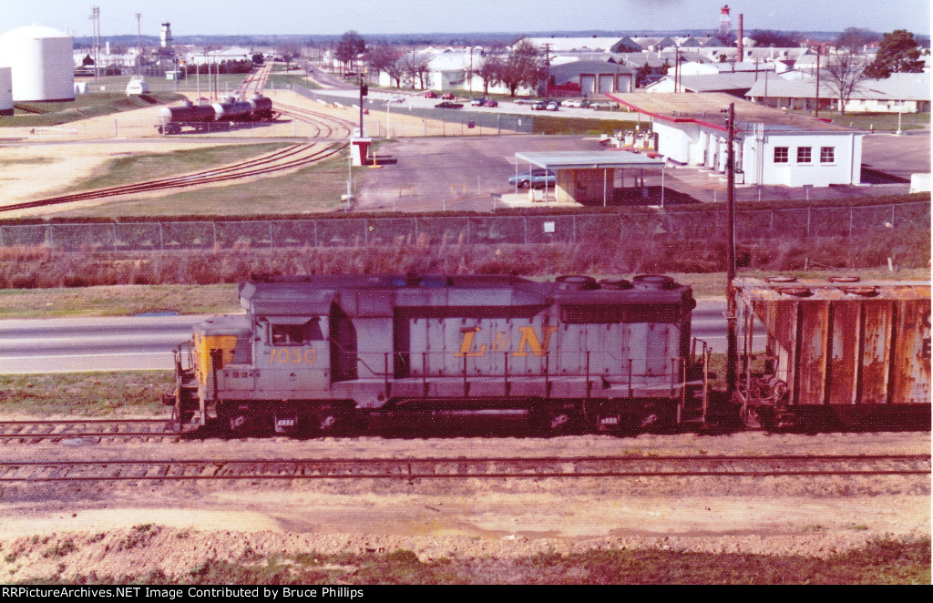 Louisville & Nashville GP30 1050 on transfer run to exGM&O ICG yard